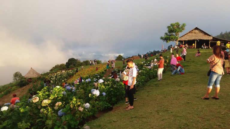 Puncak Tetetana Kumelembuai Tomohon: Pesona Keindahan Alam yang ... Puncak Tetetana Kumelembuai Tomohon: Pesona Keindahan Alam yang ...